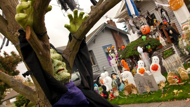 Report: Ghoulish and bright - Halloween mega displays on the rise in B ...
